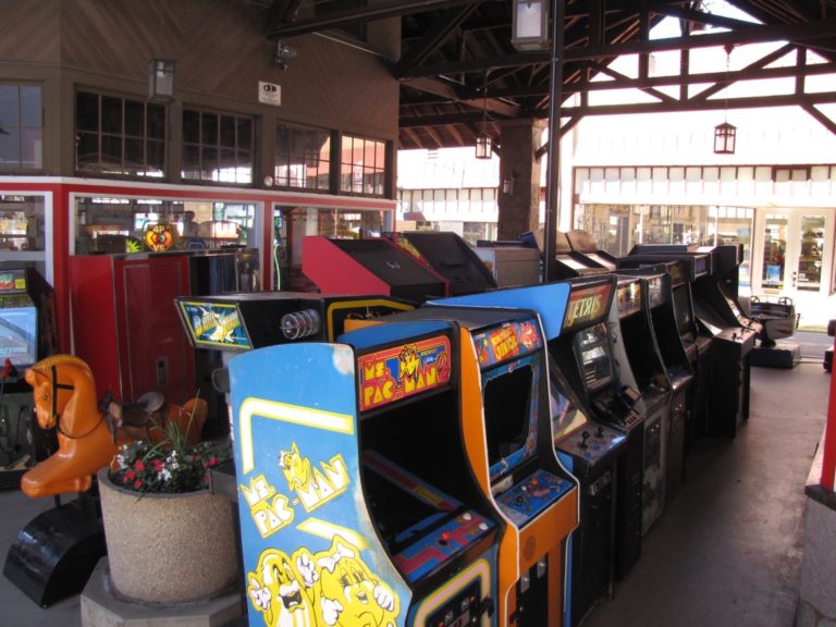 A Day in Manitou Springs, Colorado | Seek Discover Learn