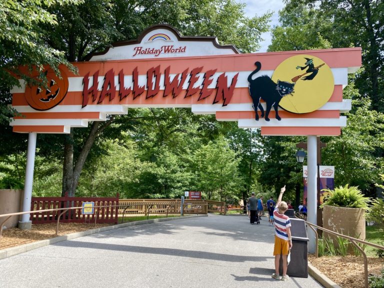 Holiday World & Splashin' Safari 2020 | Seek Discover Learn